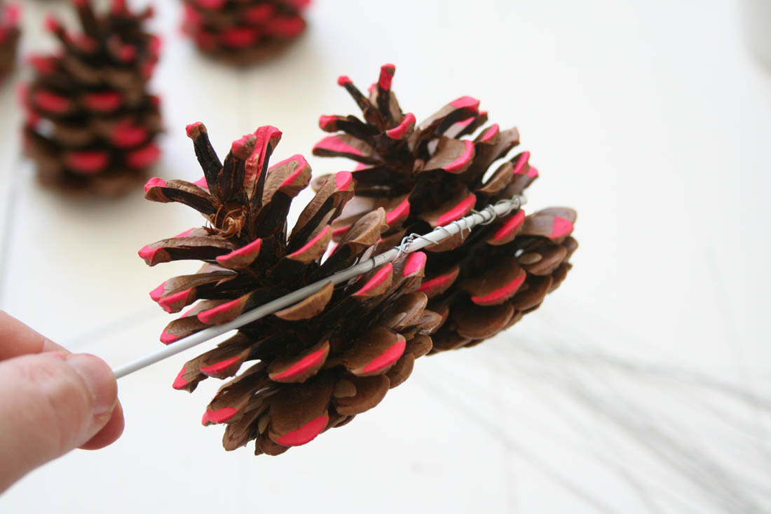 Pine cone wreath tutorial – Apartment Apothecary